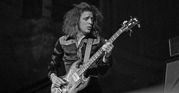 7 Famous Rock and Metal Guitarists You May Not Know Were Classically ...