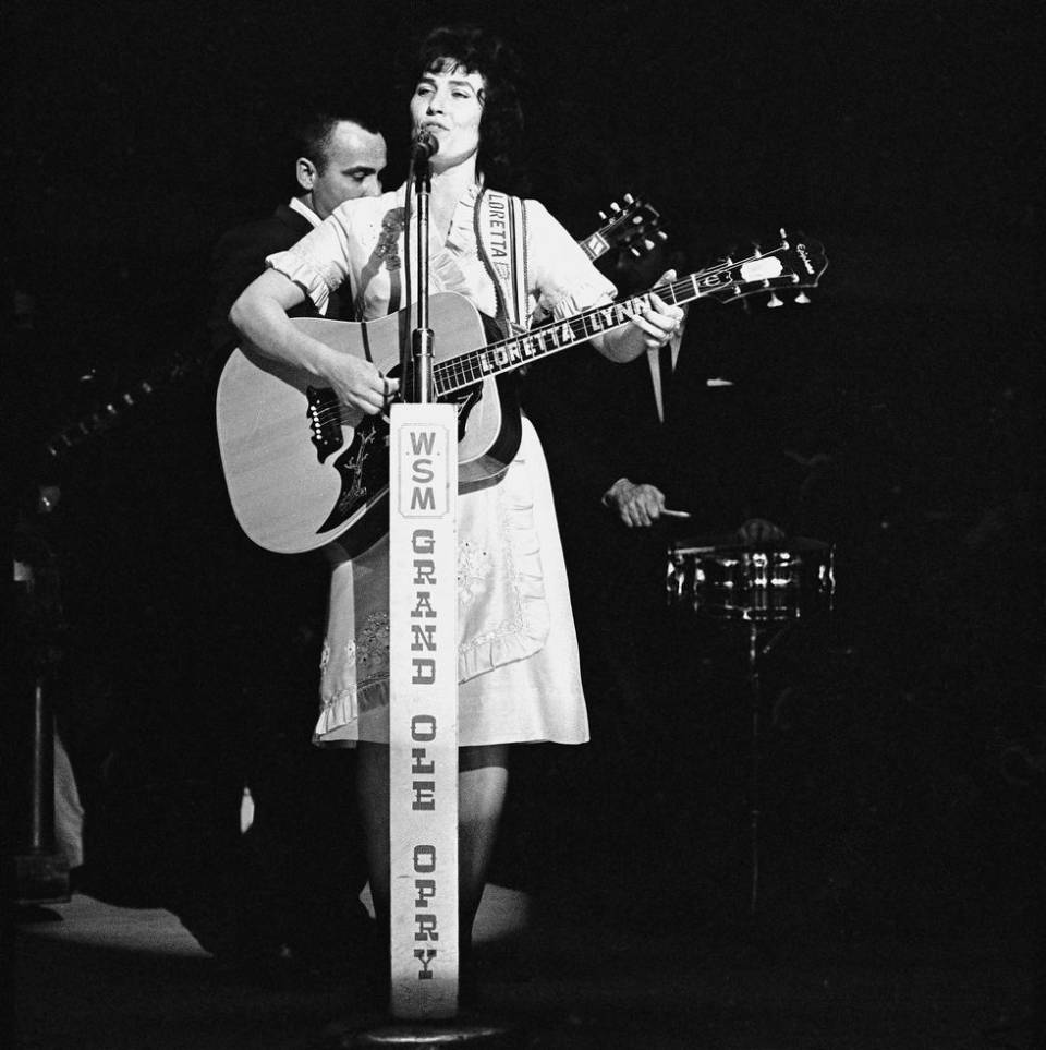 Loretta Lynn, Country Music Star and Symbol of Rural Resilience, Dies ...
