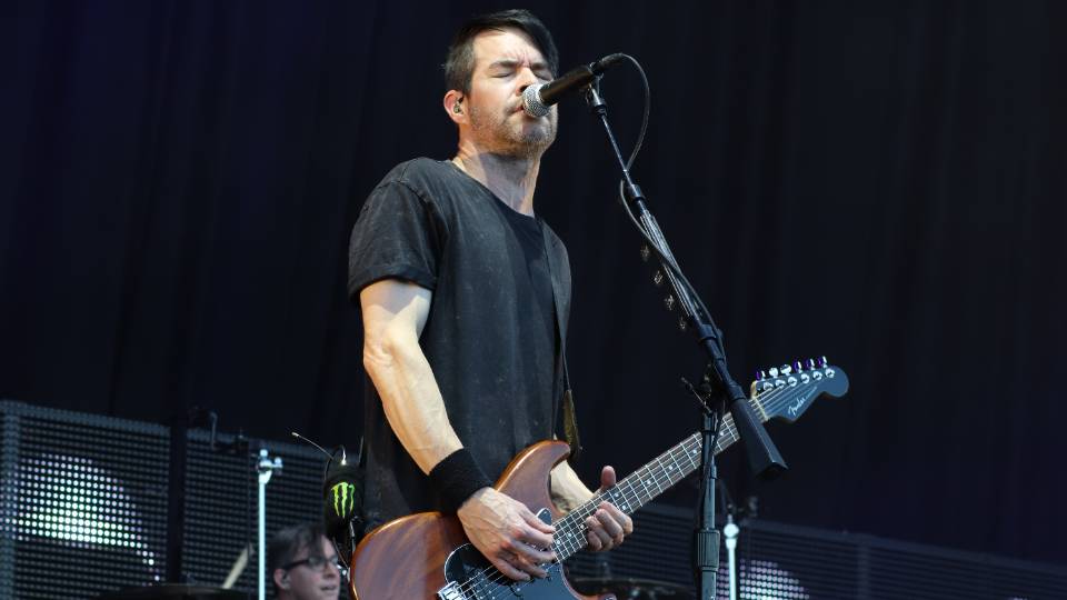 Fender Stratocaster With Mahogany Body? Chevelle Frontman Explains Why ...
