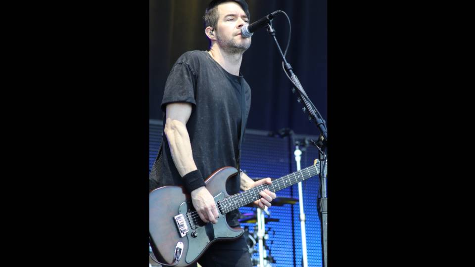 Fender Stratocaster With Mahogany Body? Chevelle Frontman Explains Why ...