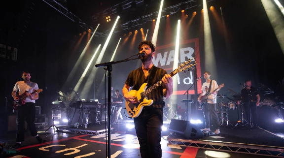 Bands with 2 guitarists, keyboardist, bass player and a drummer ...