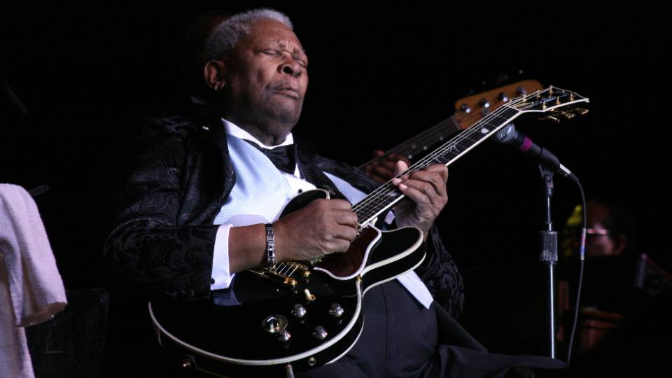 How to Check and Set Your Neck Relief and String Action | Ultimate Guitar