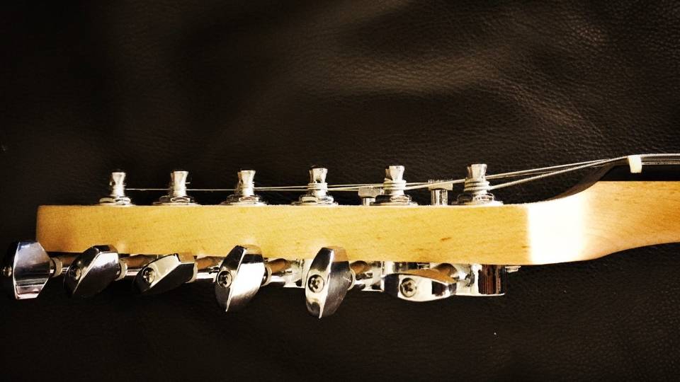 What Are String Trees on Guitar and Do I Really Need Them? | Ultimate ...