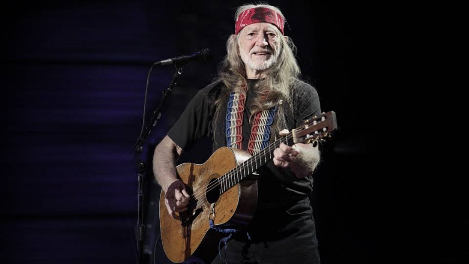 The Story of Willie Nelson and Trigger | Ultimate Guitar