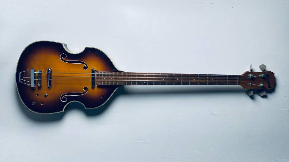 Musician Finds Broken Old Bass From the '60s on the Street, Attempts to ...