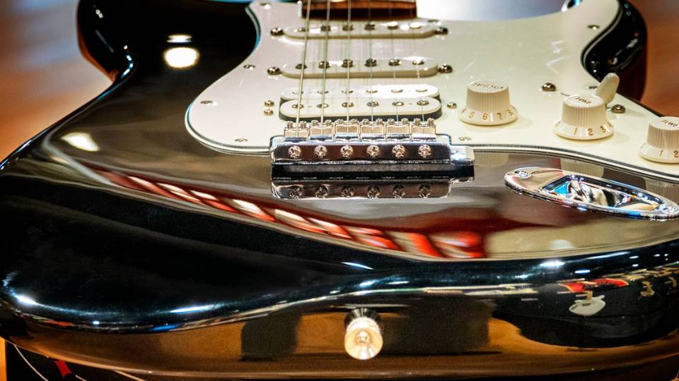 Nitro vs. Poly Finish: What's The Difference and Which Is Better ...