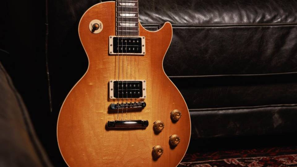 Gibson Releases 'Jessica,' a Les Paul Standard Based on the Slash's ...