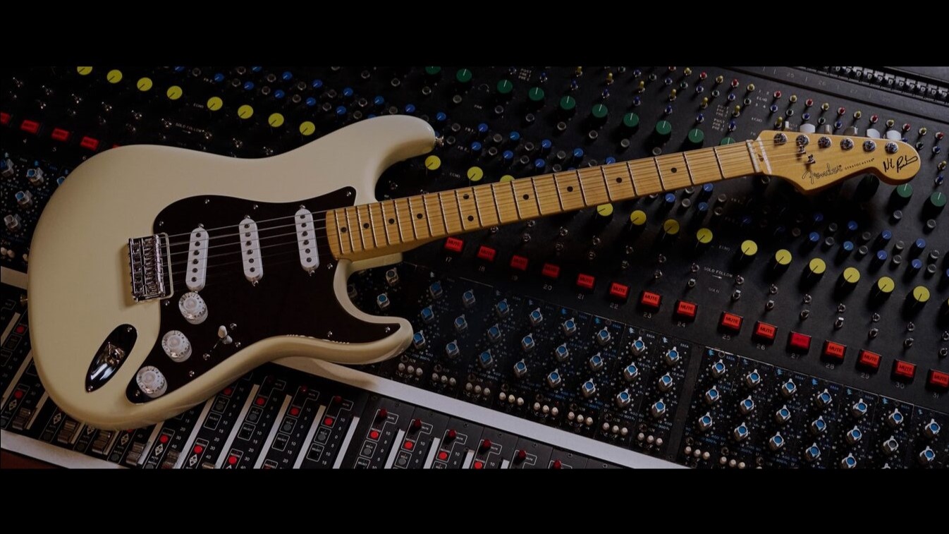 Guitar So Important That It Was Named 'The Hitmaker': Here's the Real ...