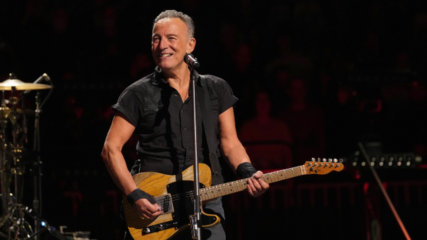 Bruce Springsteen's Legendary Telecaster Is the Ultimate Workhorse ...