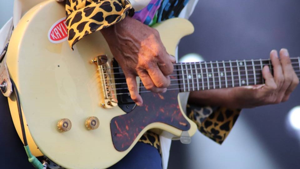 From Underrated to Iconic: Why the Gibson Les Paul Junior Became Punk's ...