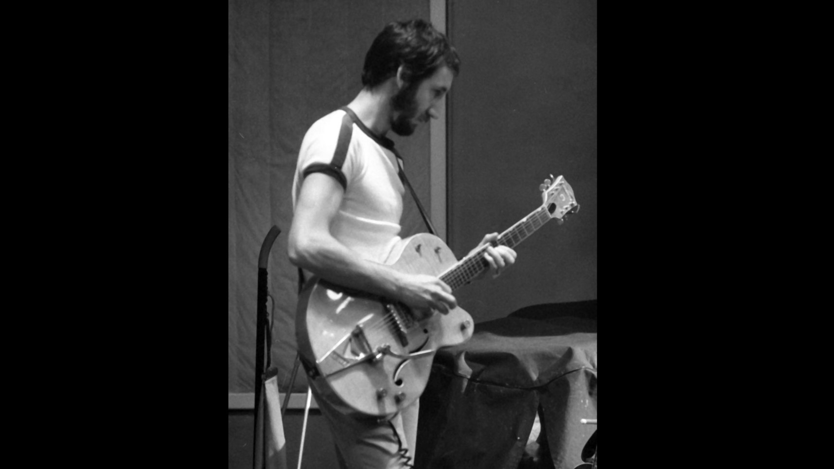 Not a Gibson or a Fender: This Forgotten Model Defined Pete Townshend's ...