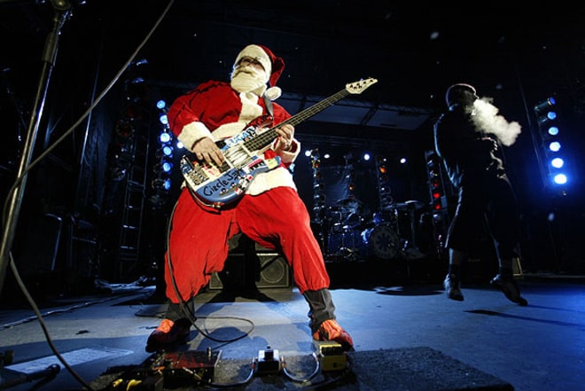10 Pictures of Your Favorite Musicians Rocking Santa Suits | Ultimate ...