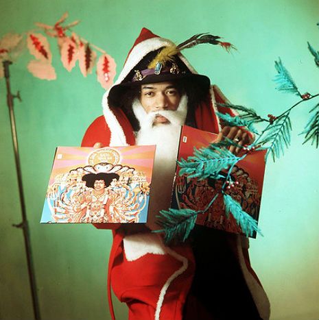10 Pictures of Your Favorite Musicians Rocking Santa Suits | Ultimate ...
