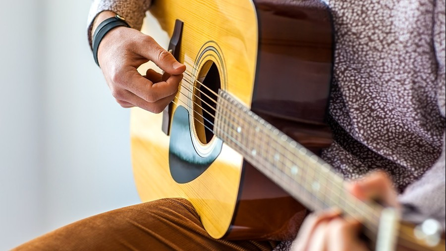 How to Tune a Guitar: Guide for Beginners | Ultimate Guitar