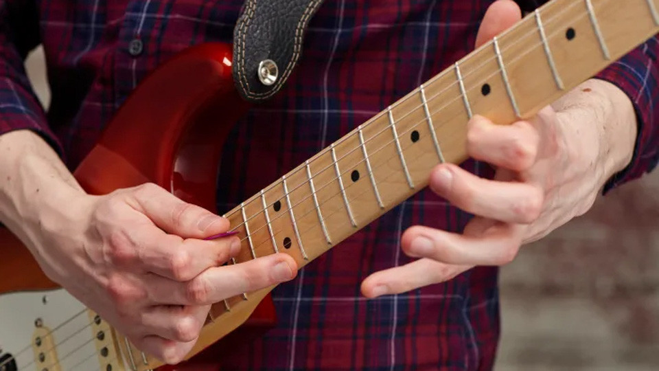 Introduction to Tapping | Ultimate Guitar