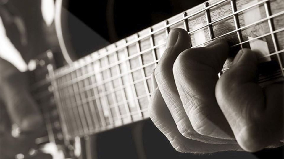 How to Connect Any Two Chords - Using a SINGLE Chord | Ultimate Guitar