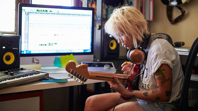 5 Simple Tips to Develop Your Guitar Skills While Jamming at Home: A ...