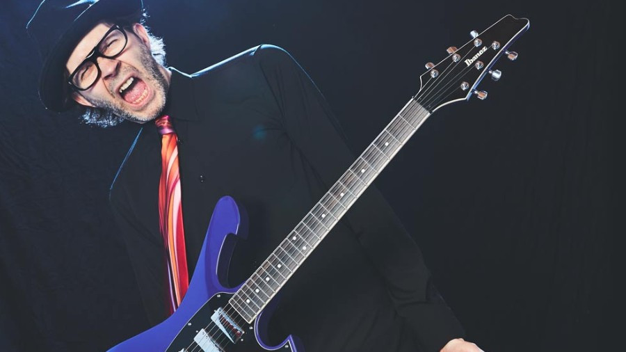 Paul Gilbert Shares Very Simple Blues Exercise to Improve Your Ear ...