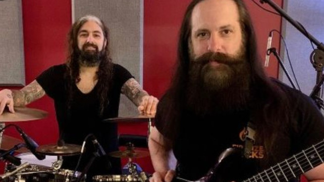 John Petrucci Reveals How It Felt to Perform With Mike Portnoy Again ...