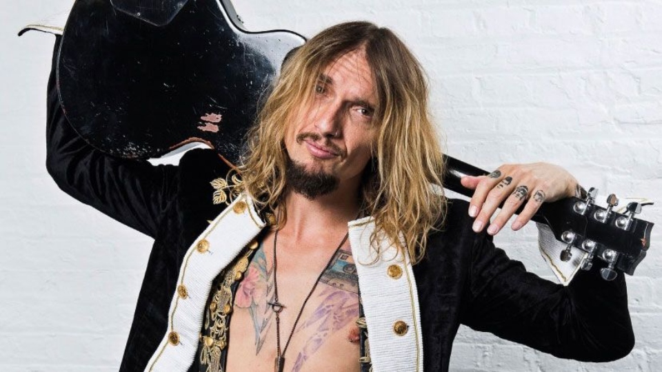 Justin Hawkins Speaks on How He Went From 'Struggling Financially' to ...