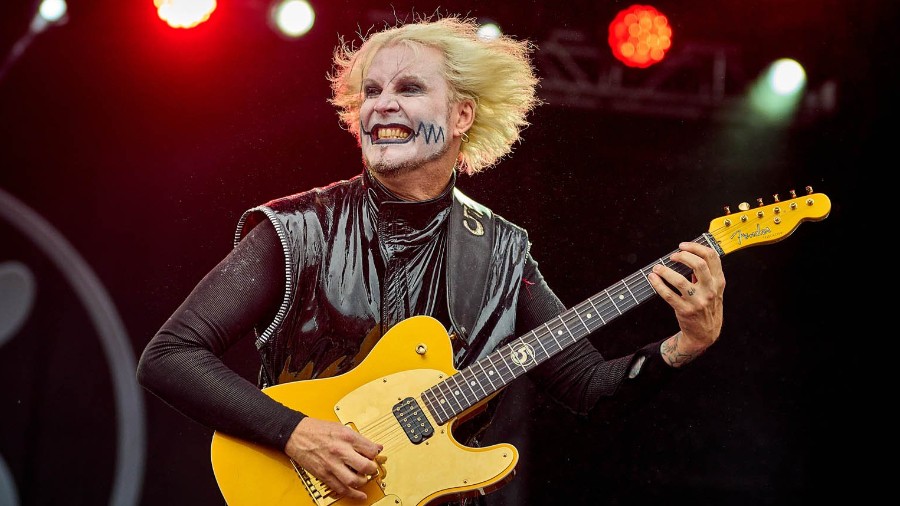 Watch: John 5 Plays Along to Mötley Crüe's 'Bastard' | Ultimate Guitar