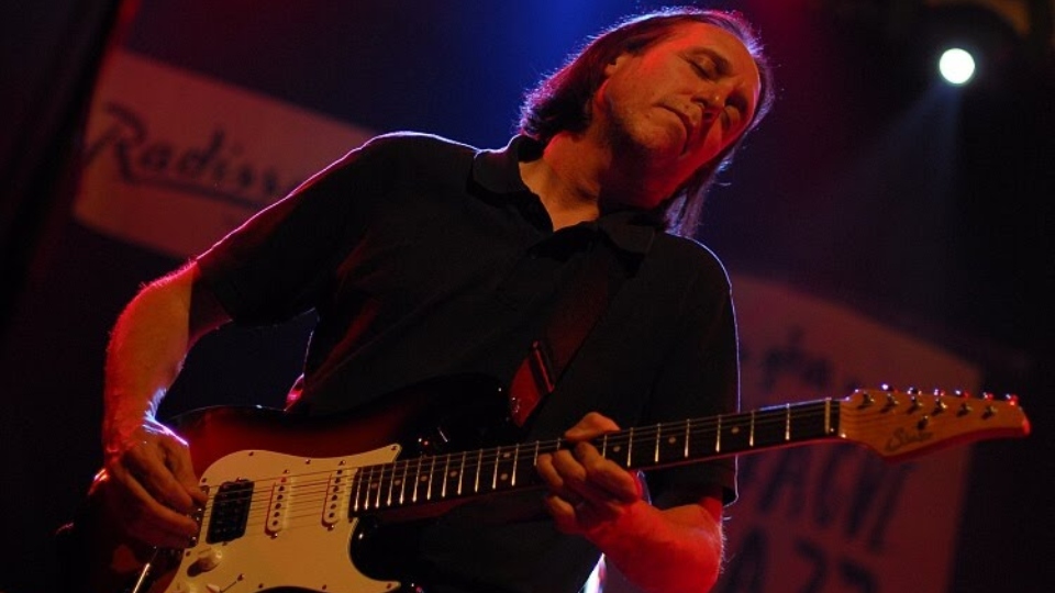 Legendary Session Guitarist Michael Landau Explains Preference for ...