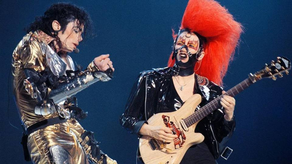 6 Awesome Guitarists Who Played in Bands of Mainstream Pop Stars ...