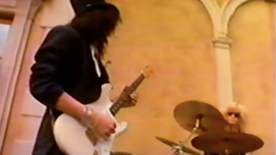 Slash: Gibson Wouldn't Want Me to Say This, But Fender Strat Is One of ...