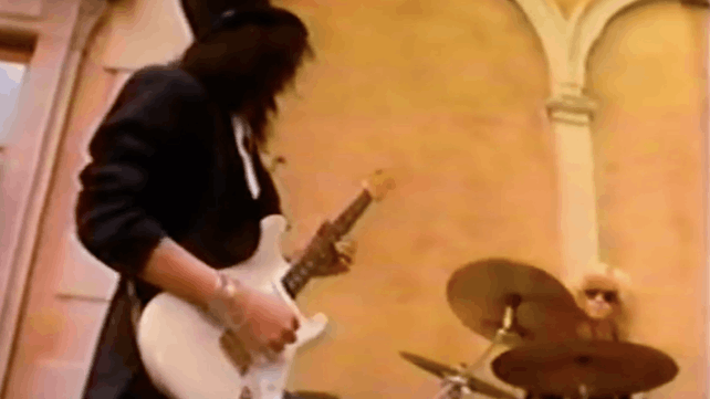 Slash: Gibson Wouldn't Want Me to Say This, But Fender Strat Is One of ...