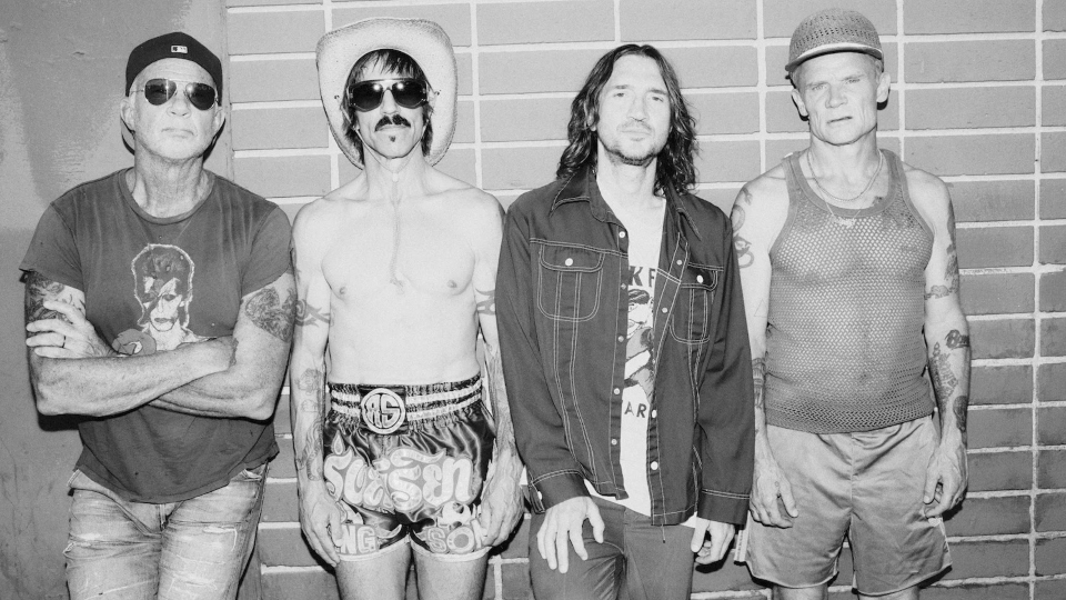 Flea Remembers Crying After Asking Frusciatne To Return To RHCP, Says ...