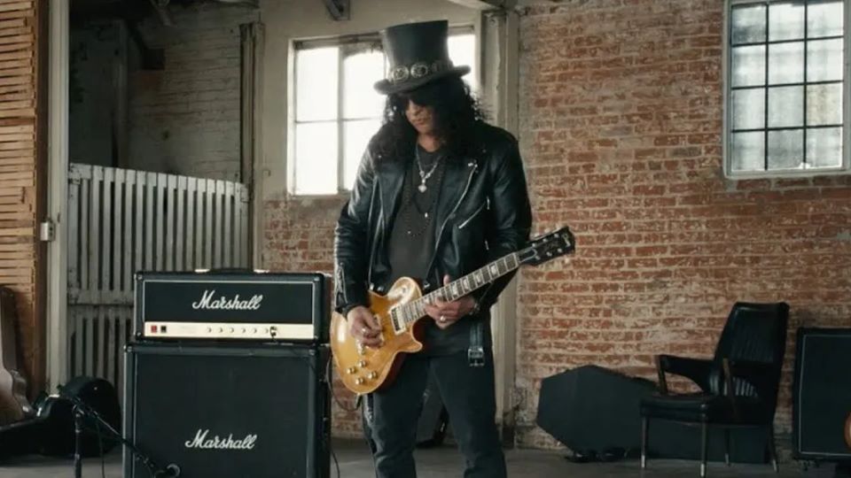 Watch: Slash Plays Guns N' Roses Classic Riff at Band Audition on Bank ...