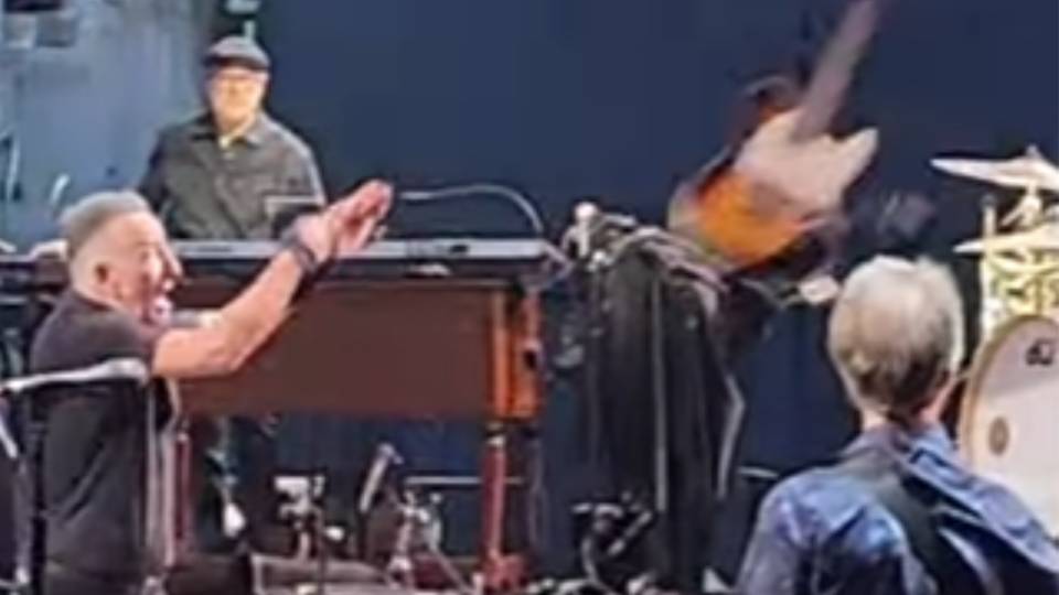Watch: Bruce Springsteen's Telecaster Soars Across the Stage Striking ...