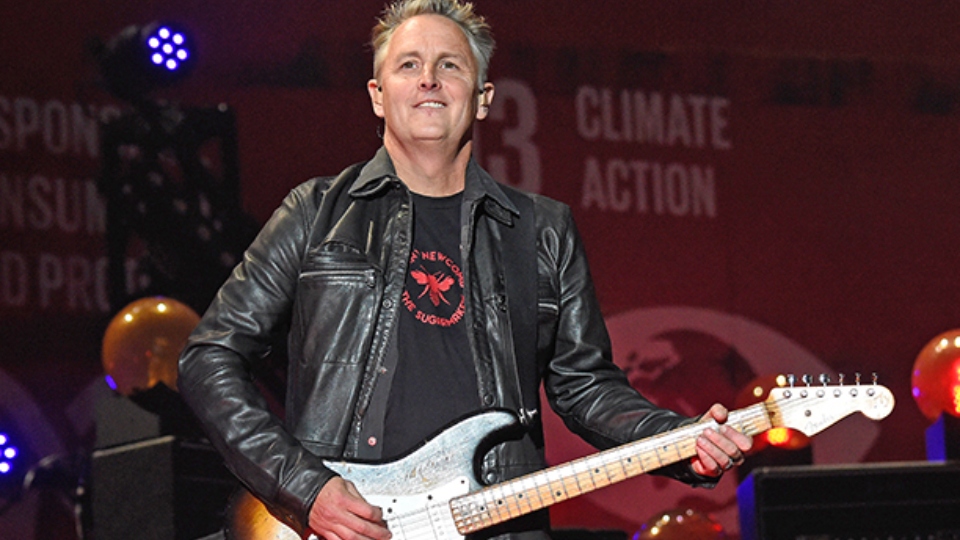 Pearl Jam's Mike McCready Explains Why He's Switched to Fender's ...