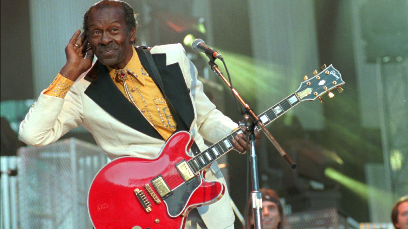Legendary Session Guitarist Opens Up on Touring With Chuck Berry ...