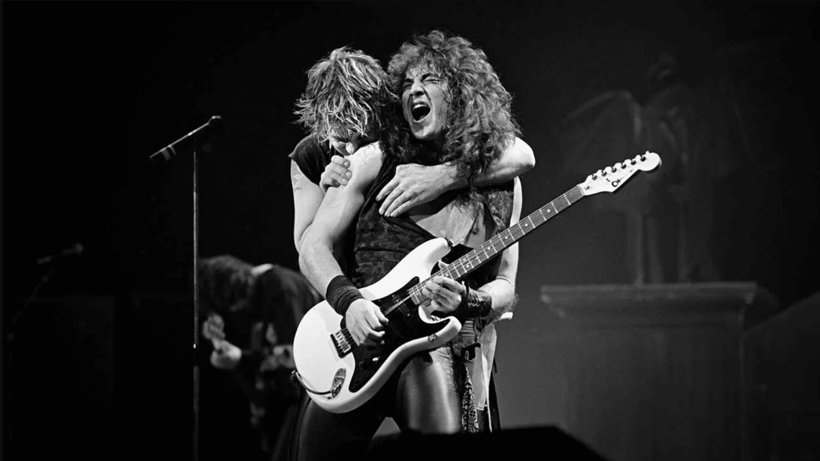 Jake E. Lee's Pure Guitar Tone: How Ozzy Osbourne's Unusual Offer ...
