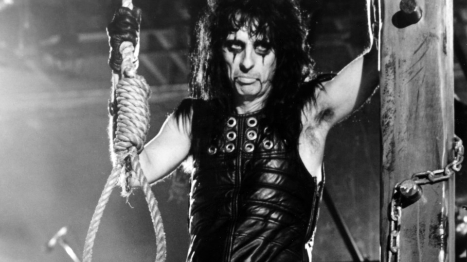 Alice Cooper: That Time I Almost Got Killed on Stage During a Stunt ...