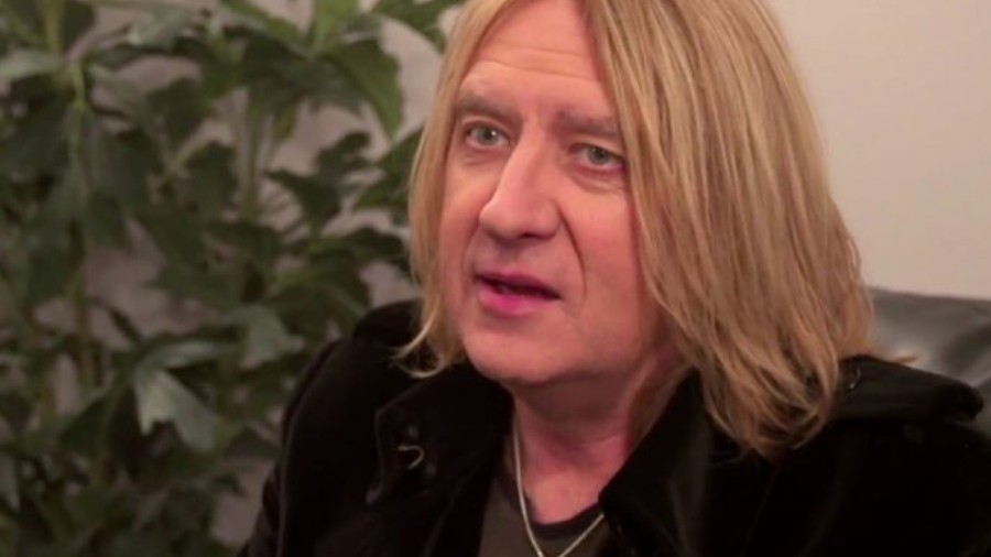 Def Leppard Frontman Names His Rock God, Talks How They Met When He Was ...