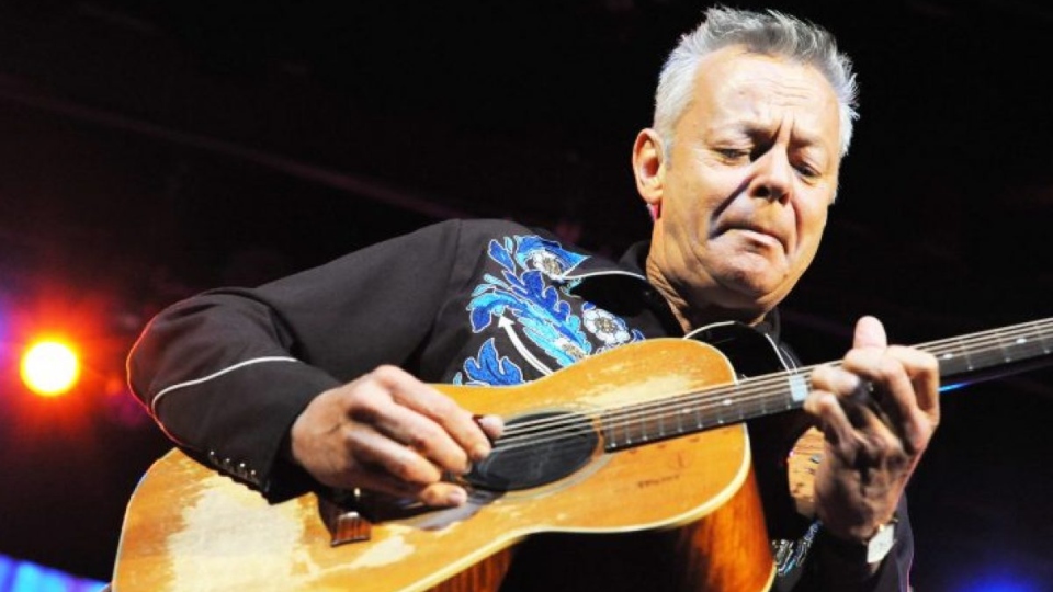 Tommy Emmanuel Shares Opinion on Fans Filming Live Shows, Recalls How ...