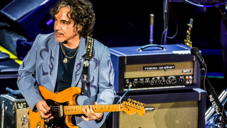 The Story Behind John Oates' Guitar Used on All of His Hit Songs ...