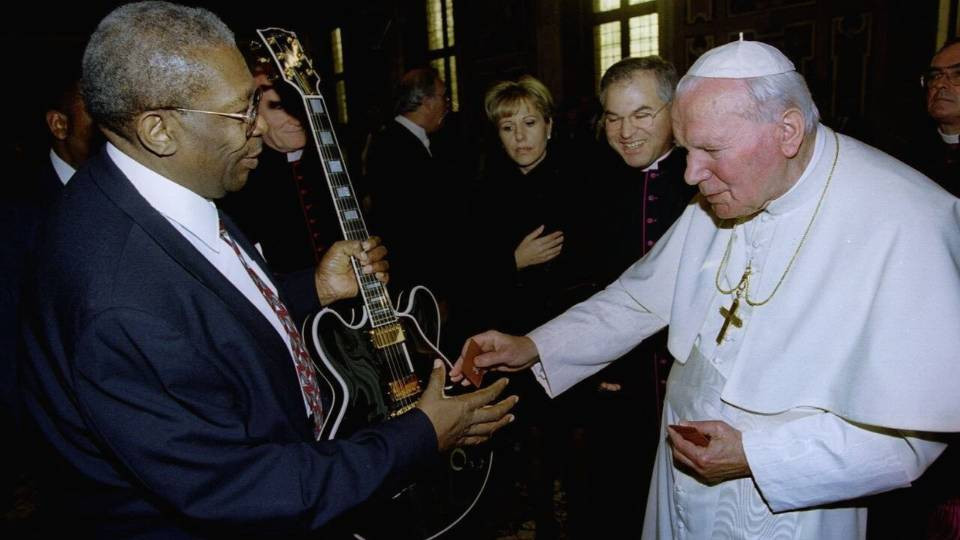 Gibson 'Lucille' That B.B. King Gifted to the Pope Is Now Being ...