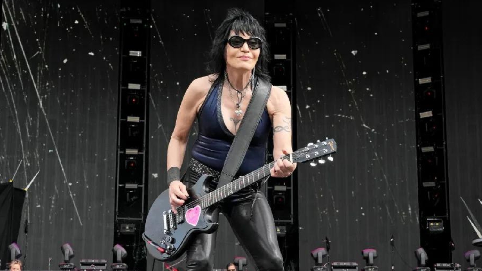 She Walked the Fine Line Between Punk and '80s Metal: Top 5 Joan Jett ...