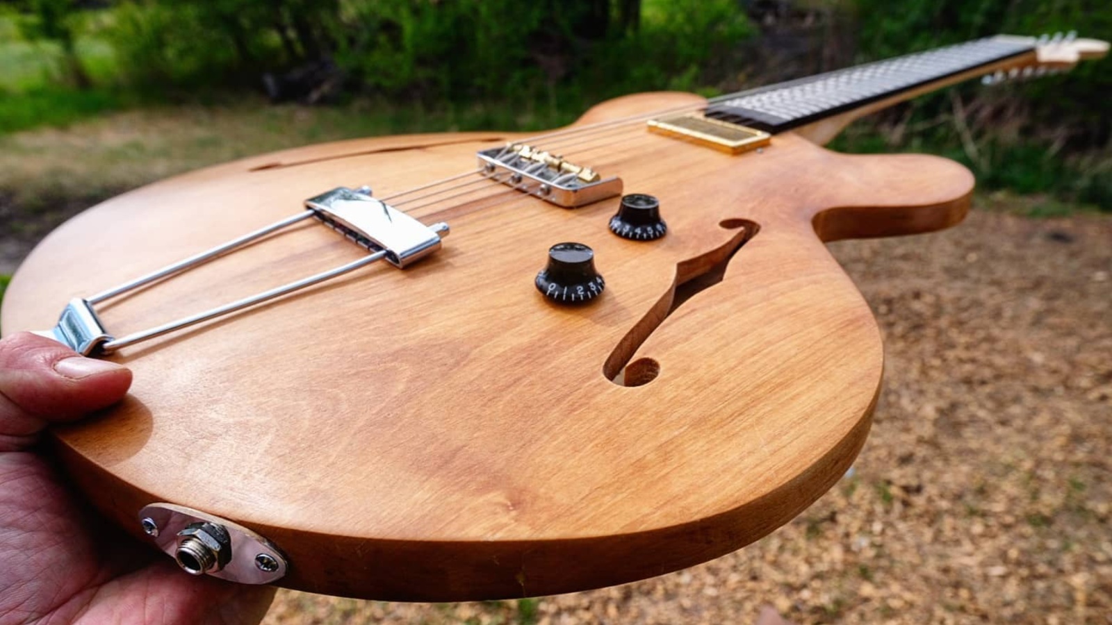 6 Boutique Guitar Makers Revolutionizing Modern Designs With Stunning ...