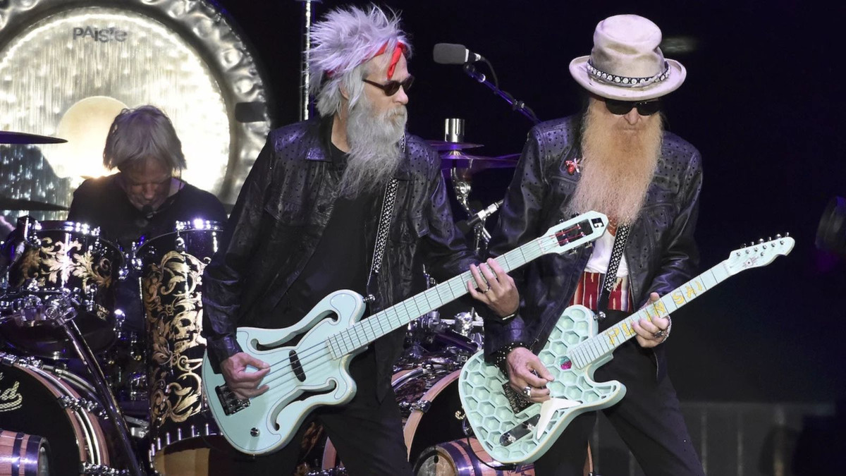 Elwood Francis of ZZ Top Has Downgraded From His 17-string Bass Build ...