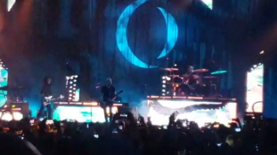 Maynard Allows Fans to Film APC Concert as 'Present From Grandpa,' Fans ...