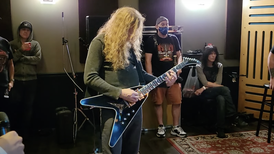 Watch: This Is What Dave Mustaine Sounds Like Jamming With Fans in 2022 ...