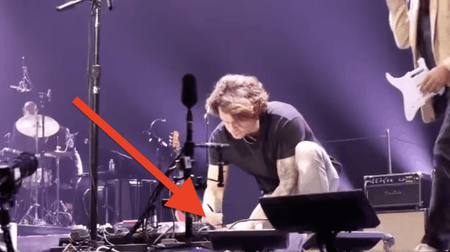 Watch: John Mayer Autographs and Copies His Settings to a Fan's Klon ...