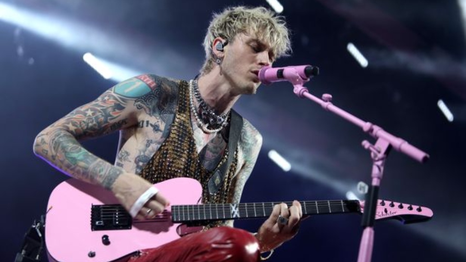 Machine Gun Kelly Addresses Switch From Rap to Pop Punk: 'I'm Talented ...