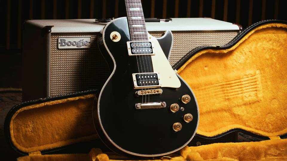 Gibson and Noel Gallagher Release Limited '78 Les Paul Custom Guitar Series, Dedicate Profits to ...