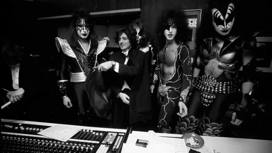 'They're Control Freaks': Ace Frehley Reveals What Gene Simmons and ...