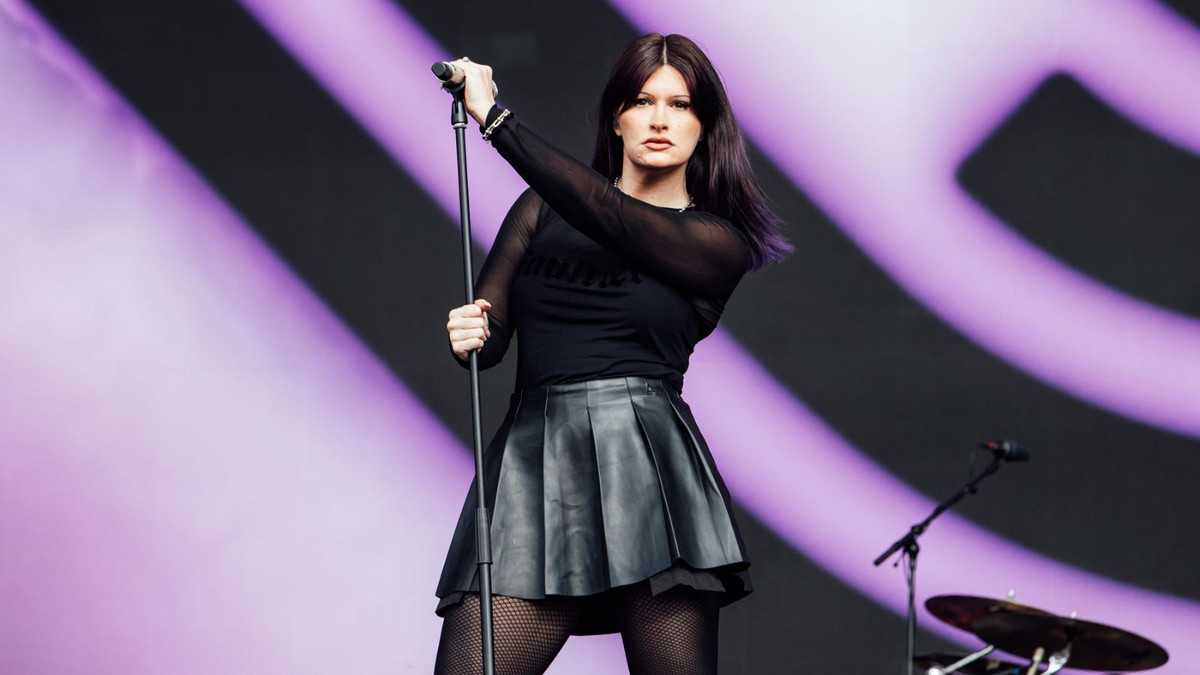 'We Make Breakdowns and Cry Over Them': Spiritbox Frontwoman Explains ...